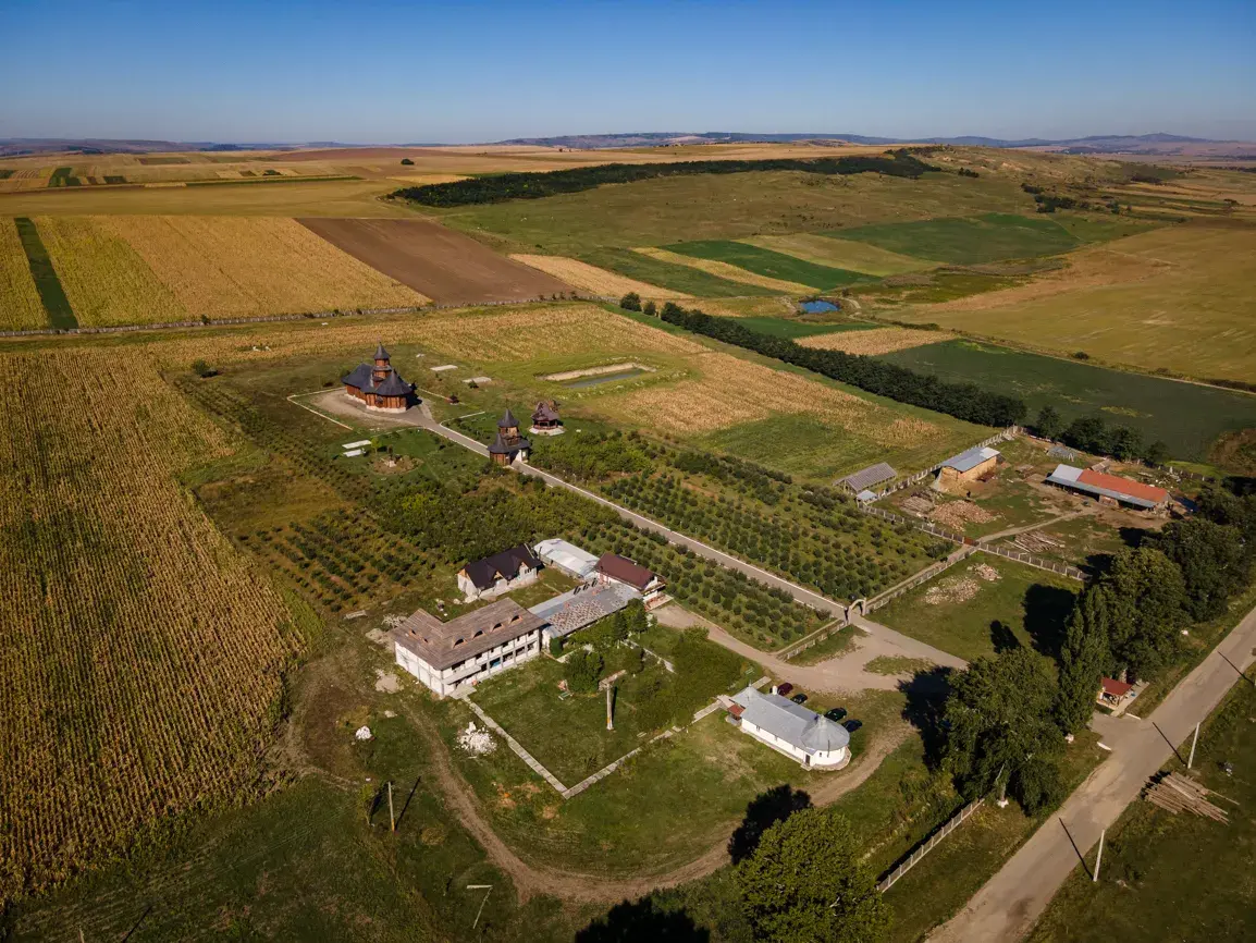 Schitul „Pogorârea Duhului Sfânt" - Drăgești | EPISCOPIA HUȘILOR