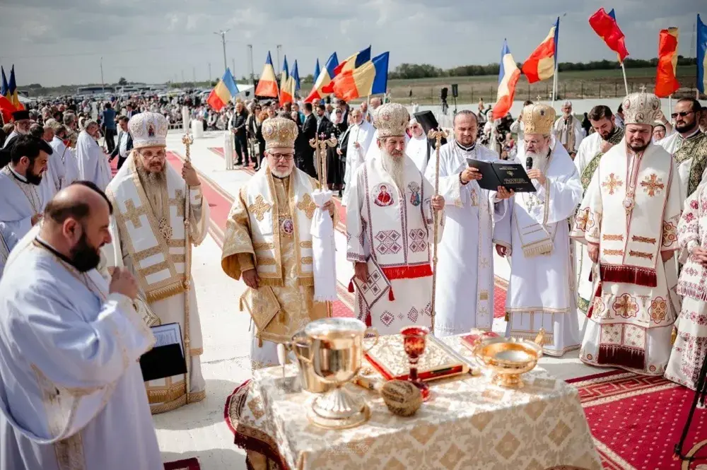 PS Ignatie a participat la sfințirea Paraclisului Mănăstirii Văcăreștii ...