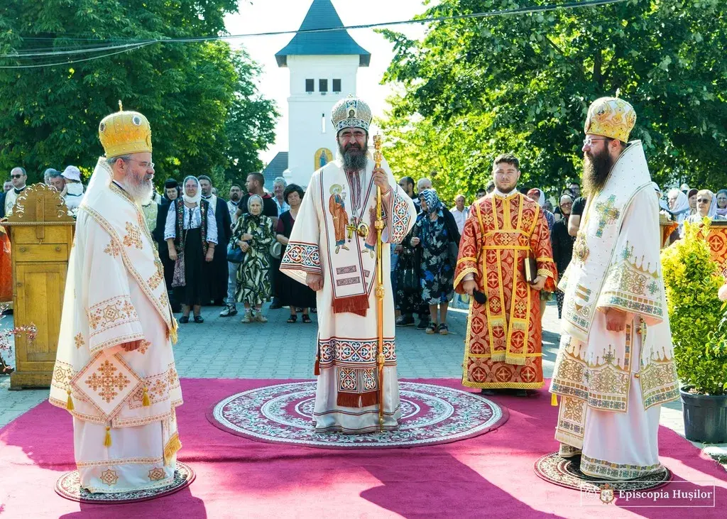 IPS Iosif, la hramul Catedralei Episcopale din Huși: „Cum luminăm ...
