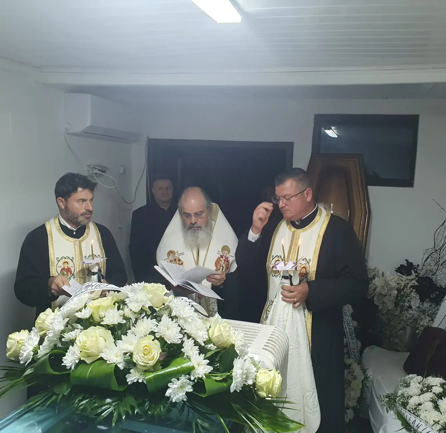 PS Ignatie a oficiat o slujbă de pomenire la căpătâiul tatălui ...