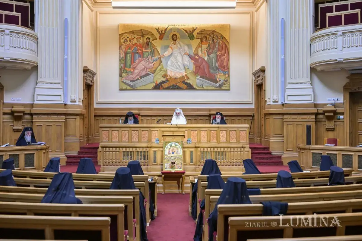 Ședință de lucru a Sfântului Sinod: Ierarhii discută texte liturgice și ...